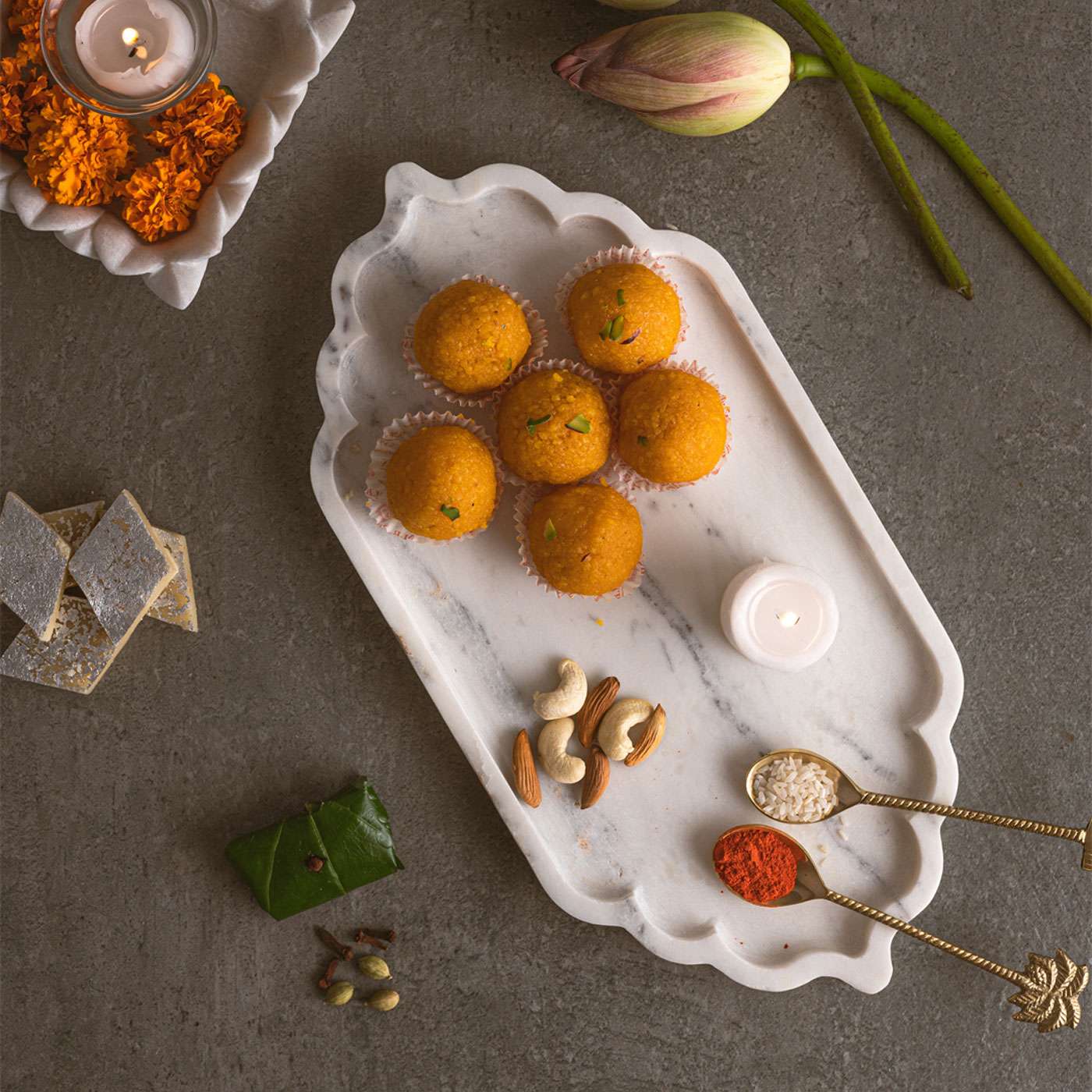 Buy Handcrafted Marble Mugal Tray Online On Zwende