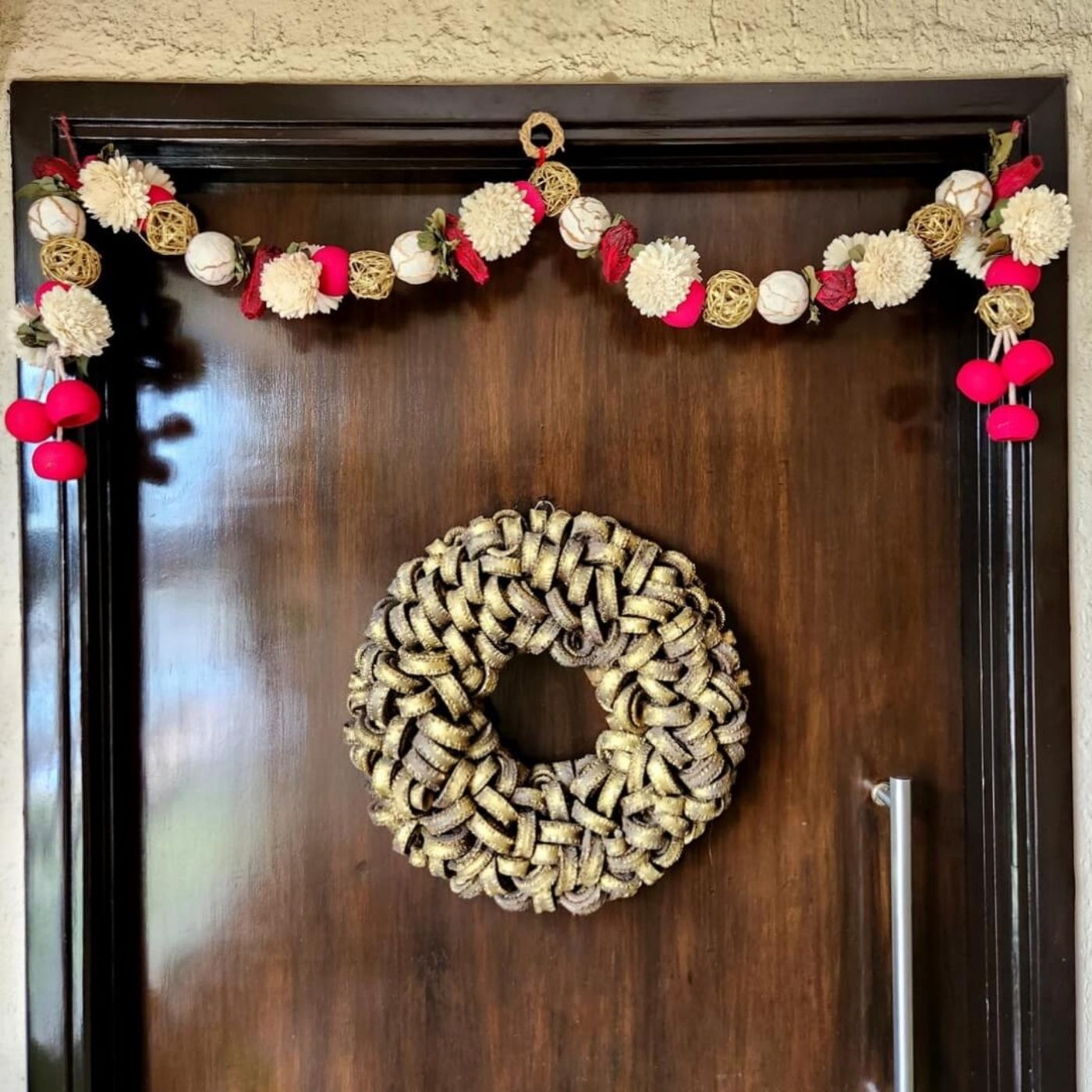 Buy Handmade White & Red Vaastu Shola Flower Toran Online On Zwende