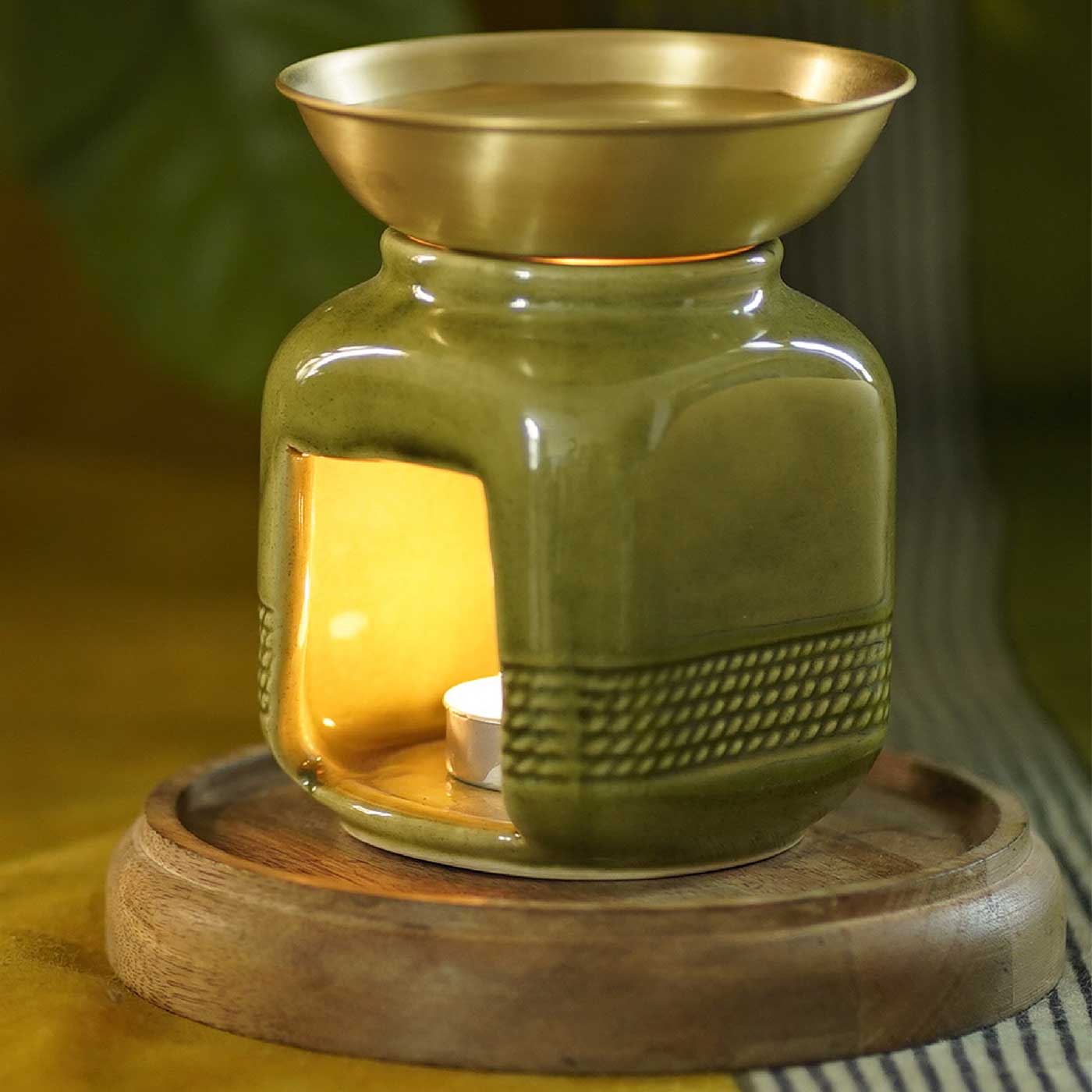 Buy Handmade Green Amiya Ceramic Aroma Diffuser Online On Zwende