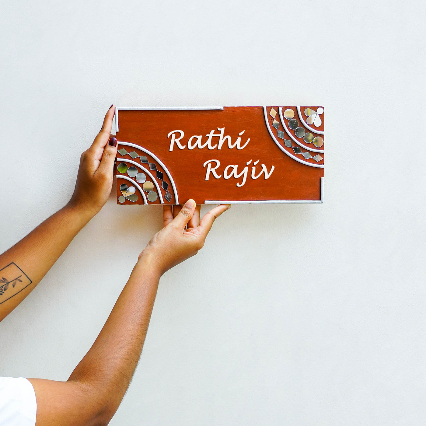 Buy Handcrafted Lippan Art Personalized Pinewood Nameplate Online On Zwende