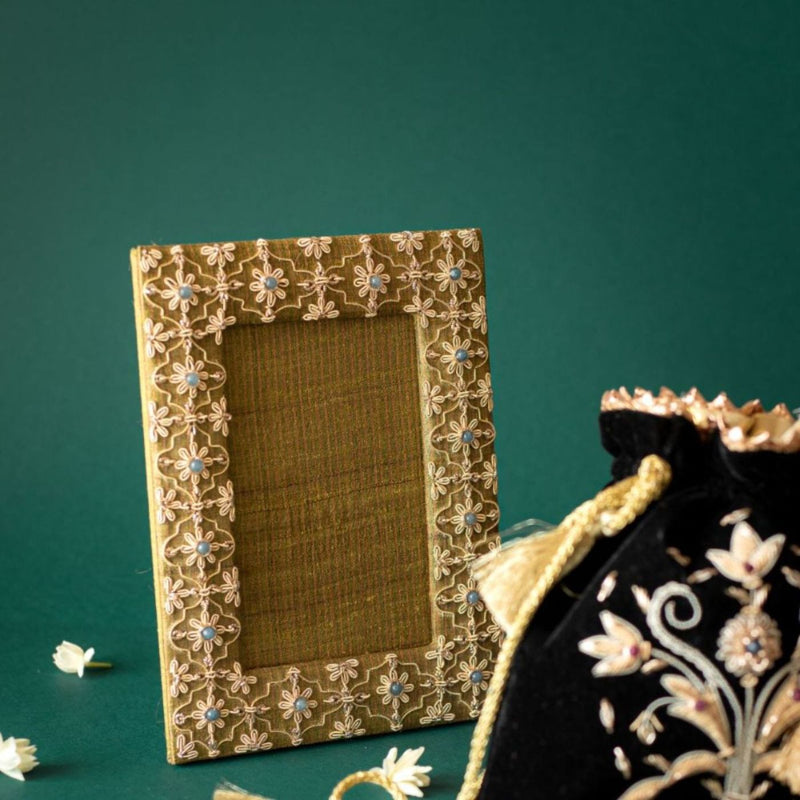 Handcrafted Zardozi Photo Frame – Zwende